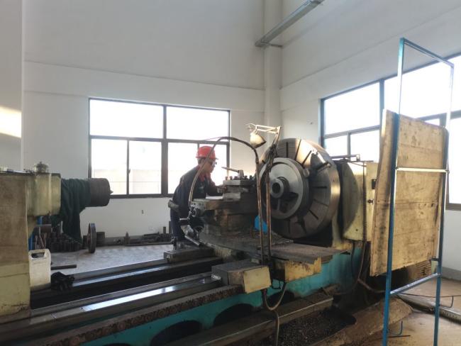 Low Price Jaw Mounted Crusher Rock Crushing Machine Supplier