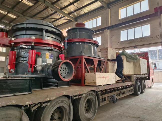 Hot Sales Ore Hydraulic Cone Crusher with Conveyor Belt