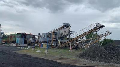 China Semi-automatic Mobile 69 Jaw Mounted Crusher Rock Crushing Machine with 91.5kw Power for sale