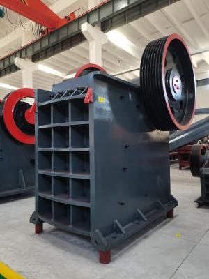 China Primary Stone Crusher Machine met standaardcapaciteit T/H 5-800tph en gordelconveyor Te koop