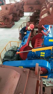 China Petición personalizada Versión europea de molienda en bruto Raymond Molino Equipo de molino en venta