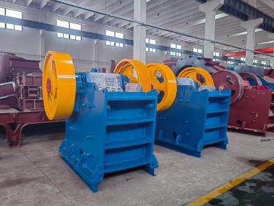 Cina Macchina per la frantumazione delle rocce con ingegnere professionista assegnato e 1 anno in vendita