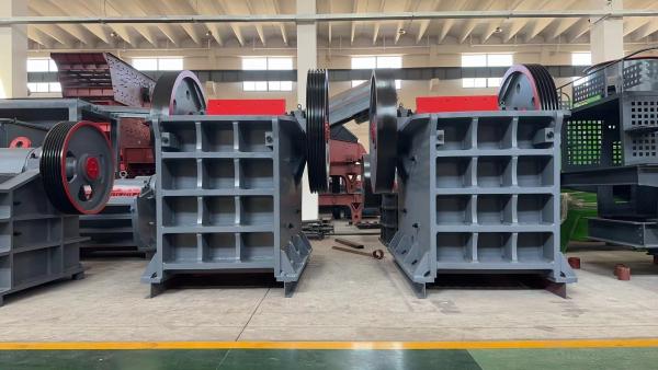 Quality Jaw Mounted Crusher Rock Crushing Machine with Professional Engineer Assigned for sale