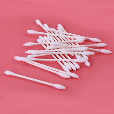 China De ethische Zuivere Uiterst kleine Katoenen Zwabbers Plastic Stokken snakken Behandeld naar het Schoonmaken van Oren Te koop