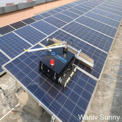 Cina Macchina per la pulizia dei pannelli fotovoltaici a batteria di litio con controllo remoto in vendita