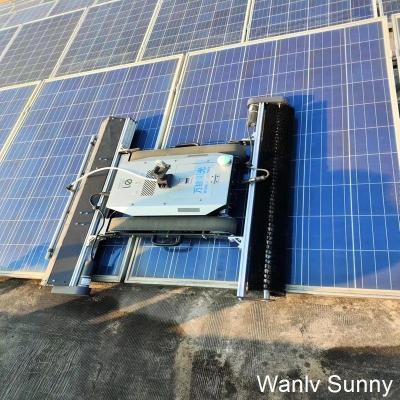 China Automatische robot voor het schoonmaken van zonnepanelen met elektrische brandstof en een leegloopsnelheid van 500 rpm Te koop