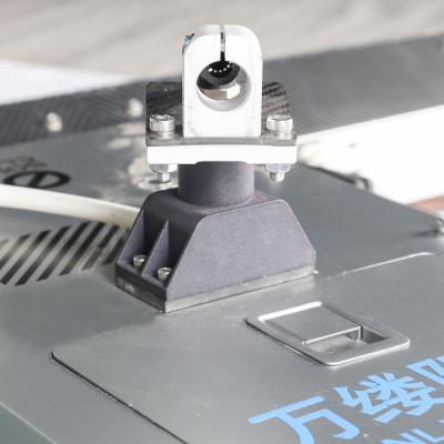 中国 プレッシャーノズルと 1000mm クリーニング幅 OEM サポートのソーラーパネル クリーニング ロボット 販売のため