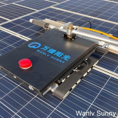 China Máquina de limpeza de painéis solares de controlo remoto à venda