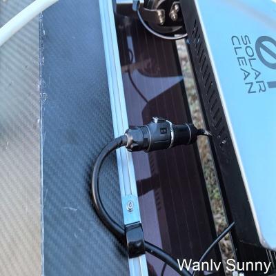 China Robô de limpeza de painéis solares de tensão operacional de 24 V, com motor de corrente contínua e cabeças de escova rolante à venda