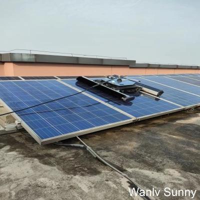 China Robô de limpeza de painéis solares com princípio de limpeza física e controle remoto sem fio à venda
