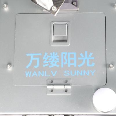 China Robô de limpeza de painéis solares com princípio de limpeza física e controle remoto sem fio à venda