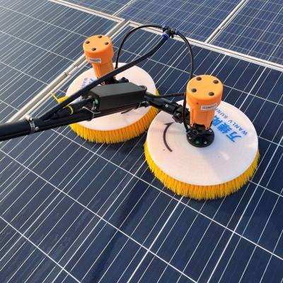 Cina 7.5m Maniglia Kit alimentato con acqua Pulizia pannelli solari Spazzola per lavaggio stazioni fotovoltaiche in vendita