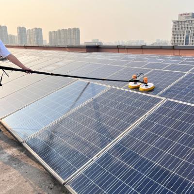 Cina Spazzola elettrica per la pulizia dei pannelli solari con batteria al litio e palo telescopico di 7,5 m in vendita