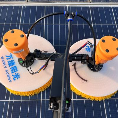Cina Strumento di pulizia del pannello solare con polo alimentato con acqua di 3,5 m e spazzola rotante a doppia testa in vendita