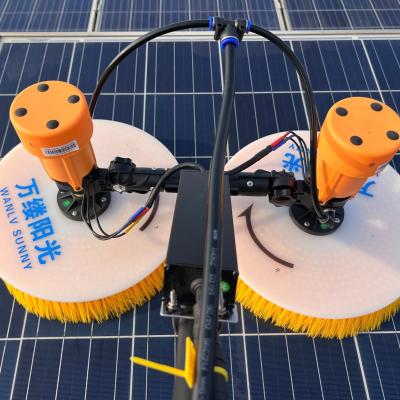 China EU-standaard schoonmaakborstel voor zonnepanelen met dubbele draaikoppen en nylonborstelmonsters Te koop