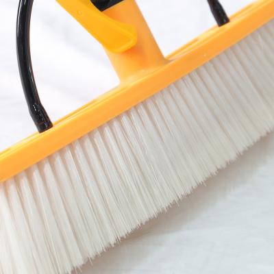 Cina Spazzola di pulizia fotovoltaica manuale con testa di nylon allargata e maniglia in fibra di carbonio mobile in vendita