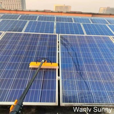 Cina Wanlv Telescopic Carbon Fiber Pole Manual Water Spray Brush per il lavaggio di impianti fotovoltaici in vendita
