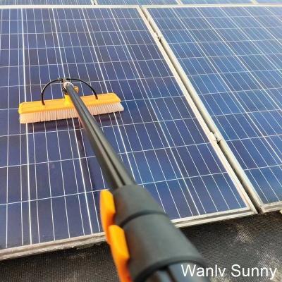 Cina Wanlv Telescopic Carbon Fiber Pole Manual Water Spray Brush per il lavaggio di impianti fotovoltaici in vendita
