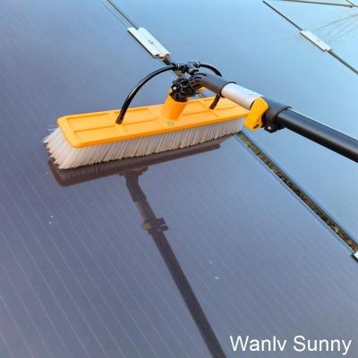 Cina Spazzola manuale per la pulizia del pannello solare con maniglia in fibra di carbonio da 11,4 M e testa piatta da 55 cm in vendita