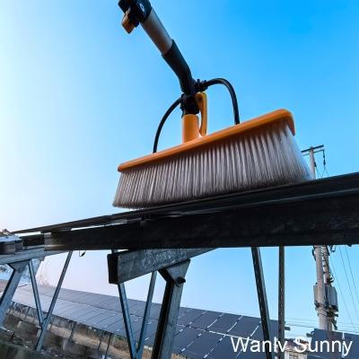 Cina Spazzola manuale per la pulizia del pannello solare con maniglia in fibra di carbonio da 11,4 M e testa piatta da 55 cm in vendita