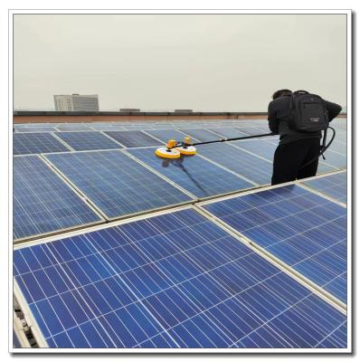 中国 物理清掃原理 太陽光パネル用 水で供給されるダブルヘッド回転ブラシ 販売のため