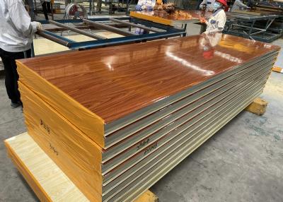 中国 プレハブの家の金属表面の木製の穀物の岩綿サンドイッチ パネル 販売のため