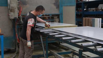Cina Il prezzo franco fabbrica facile installa i pannelli di parete dell'isolamento del pannello a sandwich della lana di roccia in vendita