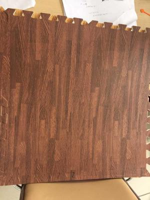China 1/2inch donker Hout die de Jonge geitjes die van Schuimmatten/10mm Spelmat met elkaar verbinden kijken Te koop