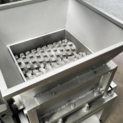 Cina 380V / 50Hz in acciaio inossidabile Maquina di frantumazione di ossa di maiali e bovini con capacità di 200-300 kg / h in vendita