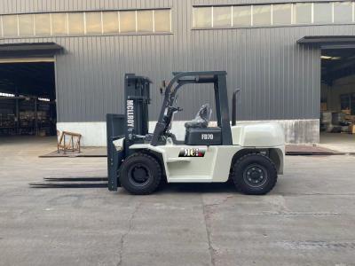 Cina FD80 Counterweight Forklift 8000kg 8 Ton Loading Weight With Isuzu 68G1 Engine in vendita