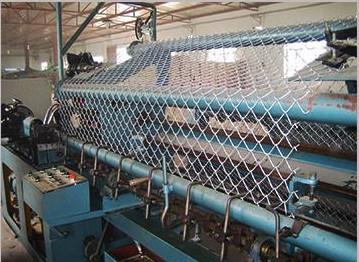 China Fully Automatic Chain Link Fence Machine For Galvanized Wire / Black Wire for sale