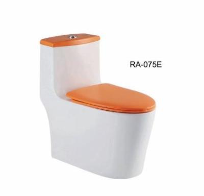 Cina Sciacquone di un pezzo del bagno degli articoli del Wc della parete del supporto della sciacquone di vampata di colore sanitario moderno del carro armato in vendita