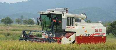 China RL（4LZ-6.0P）102hp TRACK COMBINE HARVESTER crops rice grain tank combine machinery MADE IN CHINA Te koop