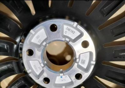 Κίνα 40*72*37mm Lantu Wheel Hub για ενεργειακά οχήματα σε ασημένιο χρώμα προς πώληση