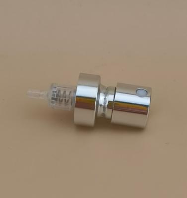 China Botón de aluminio plateado de pulverización fina de compresión Casilla pequeña K401-1 para perfumes en venta