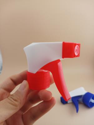 Cina Spruzzatore di trigger cosmetico 28mm 28/400 28/410 a nervatura blu bianco pompa a mano portatile di plastica pulizia pesante in vendita