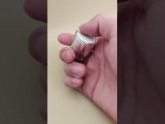 銀色 アルミ-プラスチック 丸い スムーズキャップ 白いボタン 皮膚ケアボトル