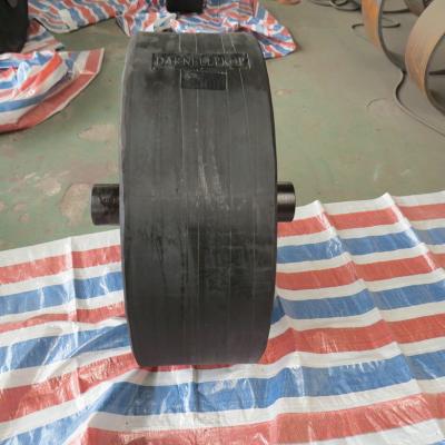 China Gentle Contact Surface Marine Roller Wheel Fender For Narrow Waterway for sale