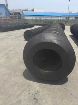 Cina Cuscini ammortizzatori di gomma del rimorchiatore marino di forma circolare con collegamento a catena in vendita