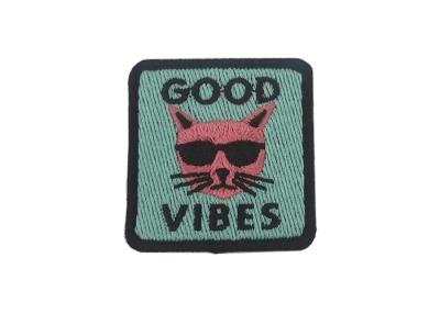 Cina L'adesivo personale ha ricamato le toppe con il bordo di Merrowed del taglio del laser in vendita