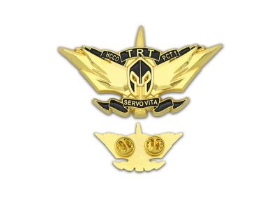 Cina Le fibule su ordinazione dei perni del risvolto dello smalto del distintivo di iniziale del metallo di anime processo della pressofusione in vendita