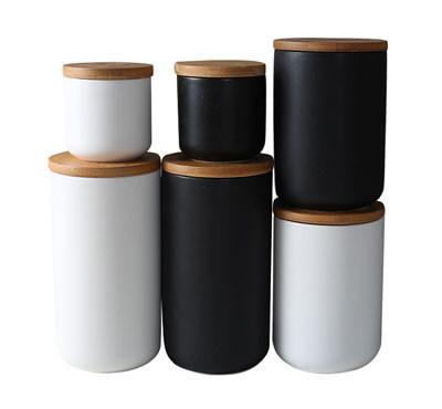 China Matte White/Matte Black Ceramic Jar Candles With Wood Lids In Bulk for sale