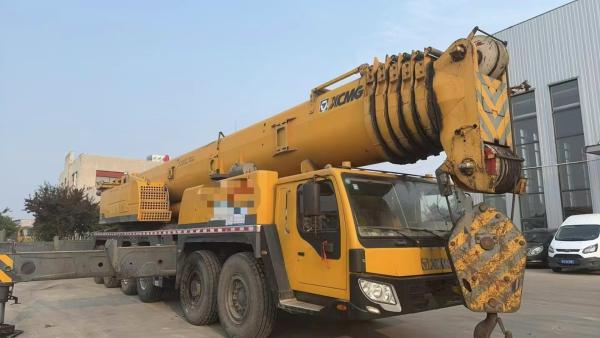 Quality 2012 XCMG 220 Ton Heavy Duty Mobile Crane With 65 Tons Of Counterweight for sale