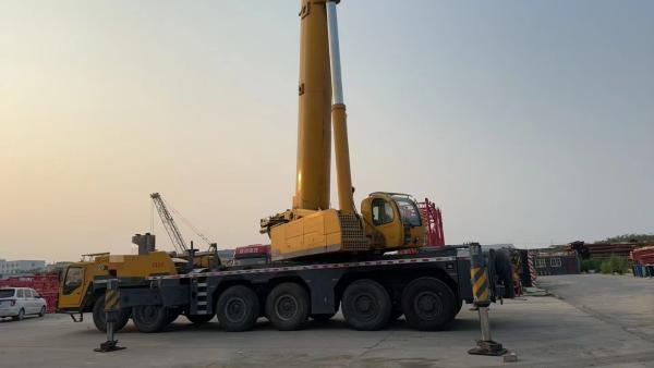 Quality 2012 XCMG 220 Ton Heavy Duty Mobile Crane With 65 Tons Of Counterweight for sale