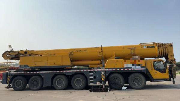 Quality 2012 XCMG 220 Ton Heavy Duty Mobile Crane With 65 Tons Of Counterweight for sale