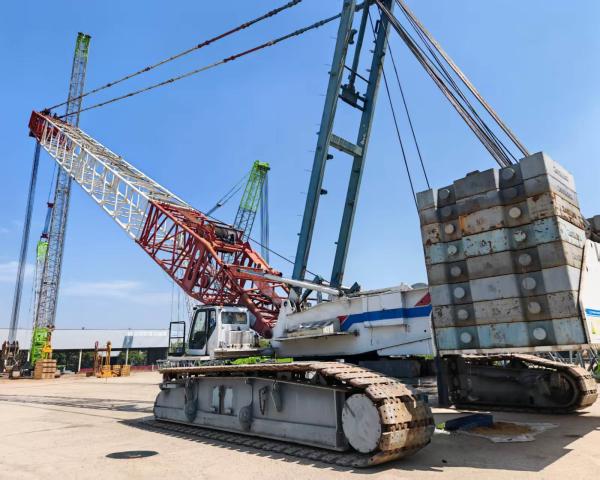 Quality 2016 Zoomlion ZCC12500CR 450-ton Crawler Crane 450t Counterweight and 12 Support Mats for Heavy Duty Lifting for sale