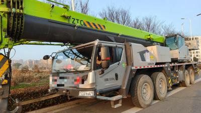 China 2024 Zoomlion Used Truck Crane ZTC1000 With 100 Tons Hooks And National VNational VI Emission Standard  Crane Operator for sale