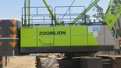 China Autogru cingolata usata Zoomlion ZCC850V del 2021, braccio principale 40 metri, jib 18 metri, contrappeso 29 tonnellate, ore di funzionamento 6850h, eccellenti condizioni di lavoro. for sale