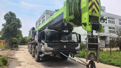 中国 2024 Zoomlion 中古クレーン ZAT2400V863, 90m ブーム, 16m ジブ, 75t 対重量, 2041h 運用時間, 優れた作業状態. 販売のため