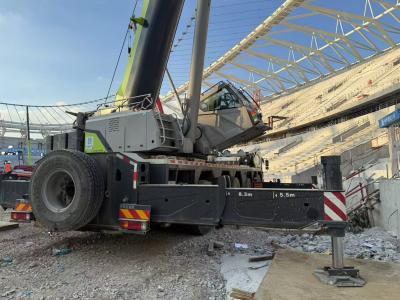 Cina 2021 Zoomlion Used Crane, il ZTC1300H853, ha un boom di 85 metri, un jib di 17,5 metri e un contrappeso di 60 tonnellate. in vendita